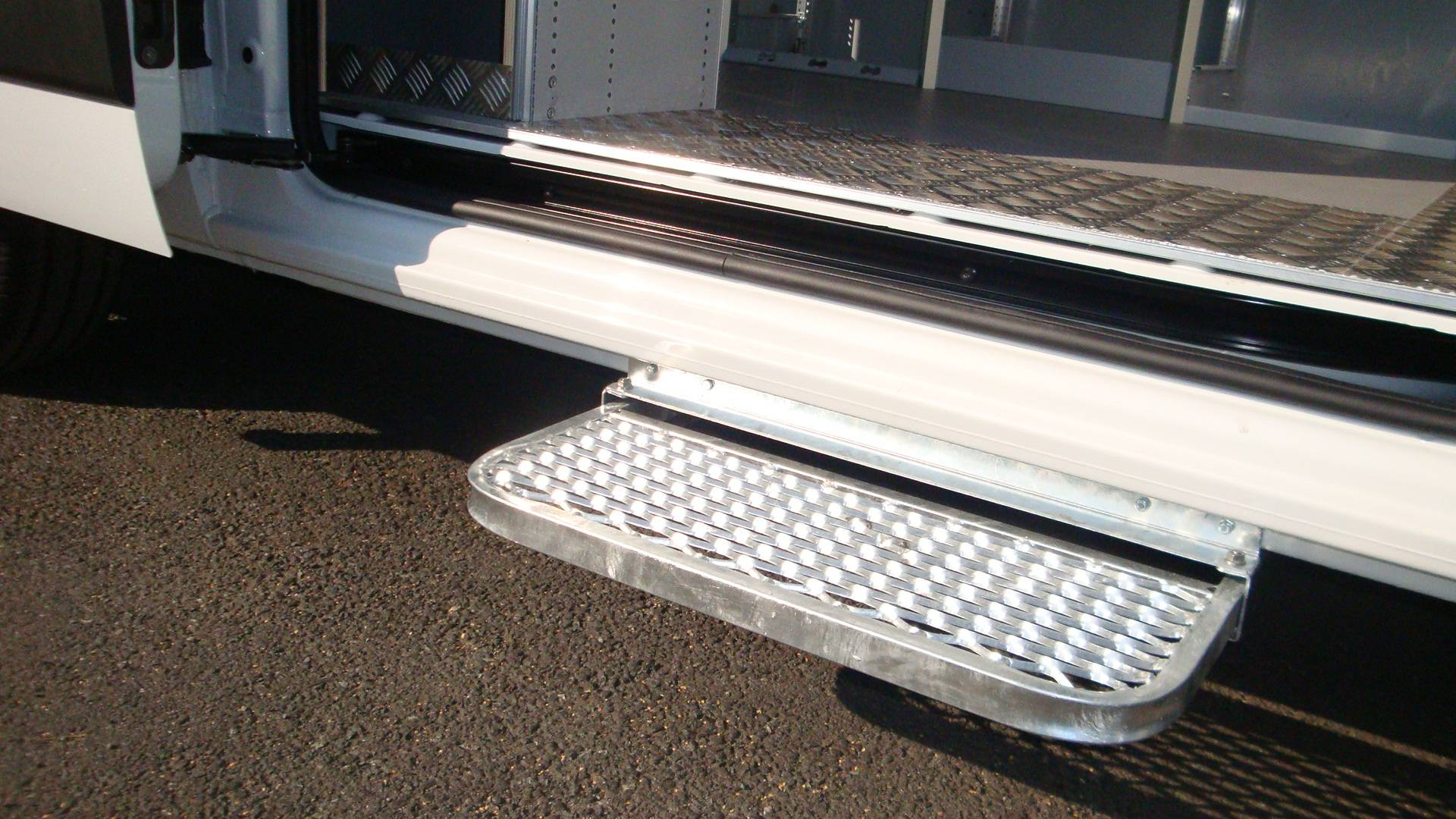 Marche pied | Aménagement véhicule utilitaire à Nantes | AVIP